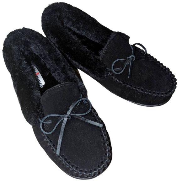 Minnetonka | Shoes | Minnetonka Womens Slippers Sz 9 M Black Suede Faux ...